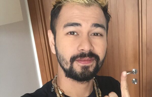 7 Artis Indonesia Brewok, Maskulin dan Memesona!