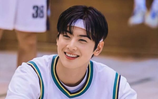 6 Model Rambut Comma Hair Keren ala Pria Korea Kekinian