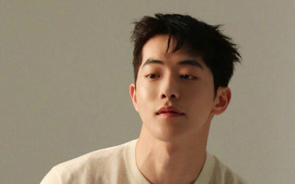 6 Model Rambut Comma Hair Keren ala Pria Korea Kekinian