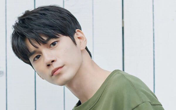 6 Model Rambut Comma Hair Keren ala Pria Korea Kekinian