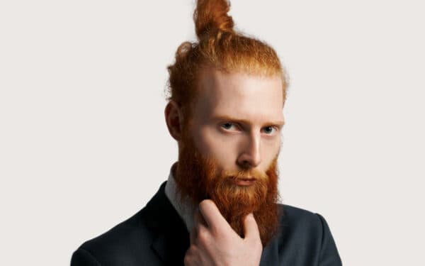 6 Rekomendasi Potongan Rambut Ikal Pria, Keren dan Modern!