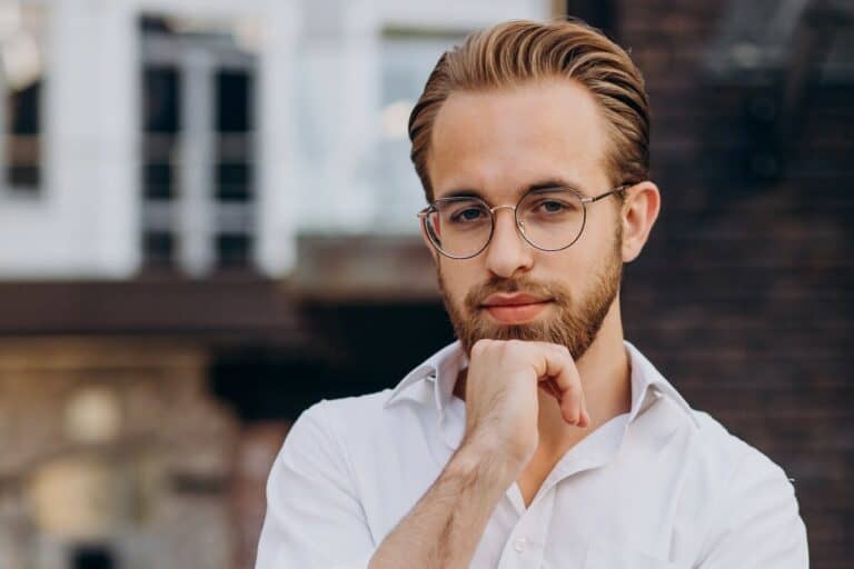 11 Potongan Rambut Pria Wajah Kotak yang Sedang Tren