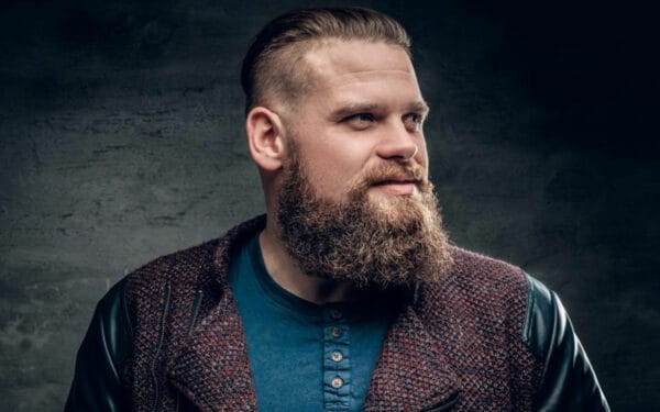 5 Inspirasi Model Rambut Pria Gemuk. Tambah Percaya Diri!