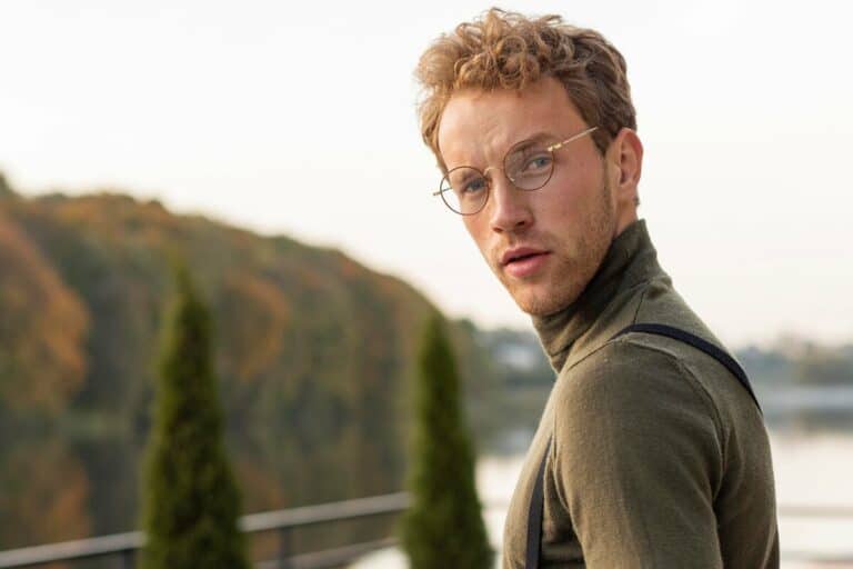 5 Cara Memilih Pomade untuk Rambut Ikal agar Tampak Alami