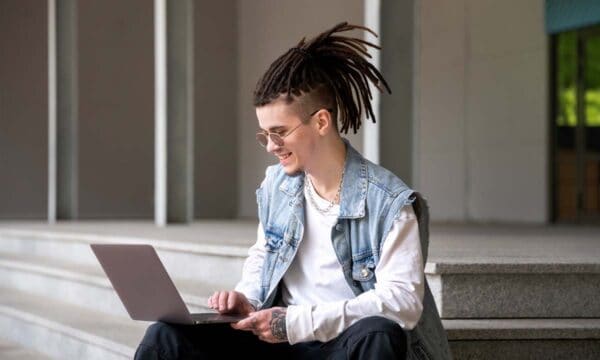 4 Cara Menata Rambut Panjang untuk Sehari Hari yang Benar