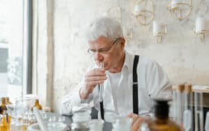 6 Cara Meracik Parfum agar Tahan Lama, Cepat dan Praktis!