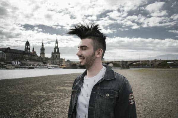 5 Gaya Rambut Jambul Pria, Gak Cuma Quiff dan Pompadour!