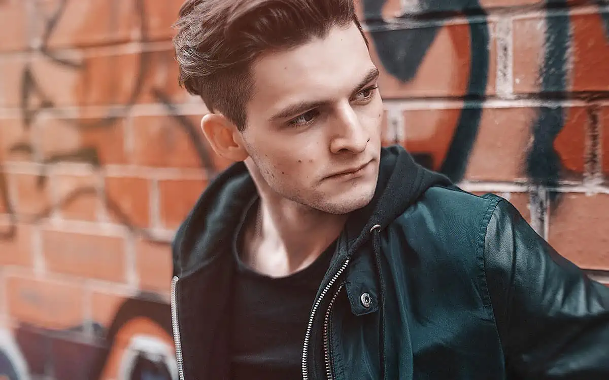 8 Inspirasi Potongan Rambut 2 Jari, Bikin Keren dan Kekinian