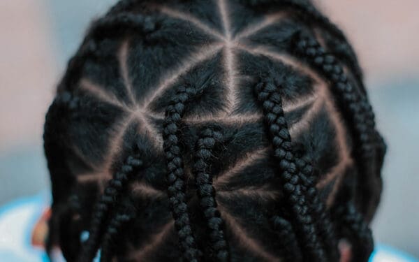 7 Gaya Rambut Kepang Pria, Lebih dari Sekadar Keren!